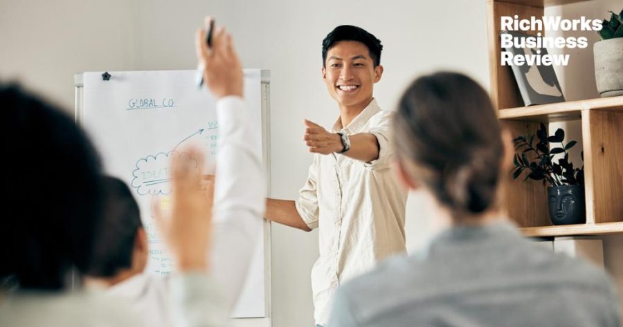 10 Tip Untuk Membuat Pembentangan Yang Hebat Di Khalayak Ramai - RichWorks